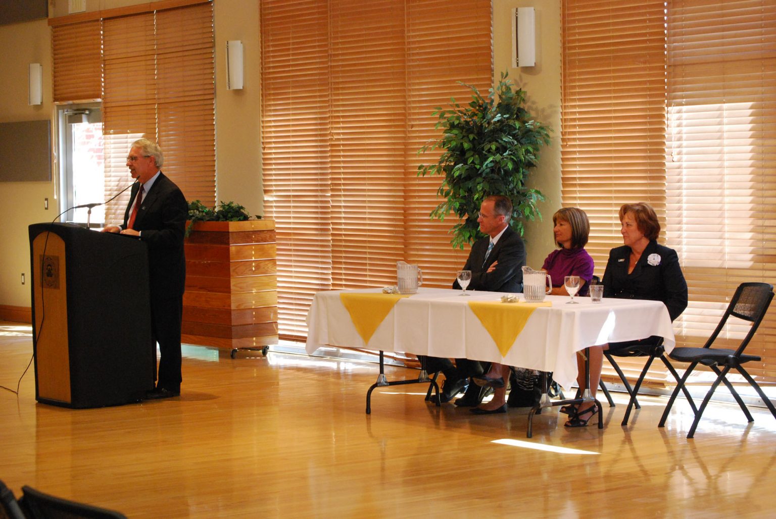 USU President Stan Albrecht visits USU-CEU – USU Eastern Eagle