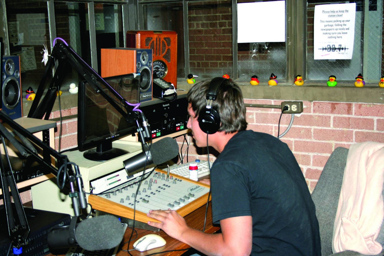 89.7: The Edge radio station – USU Eastern Eagle