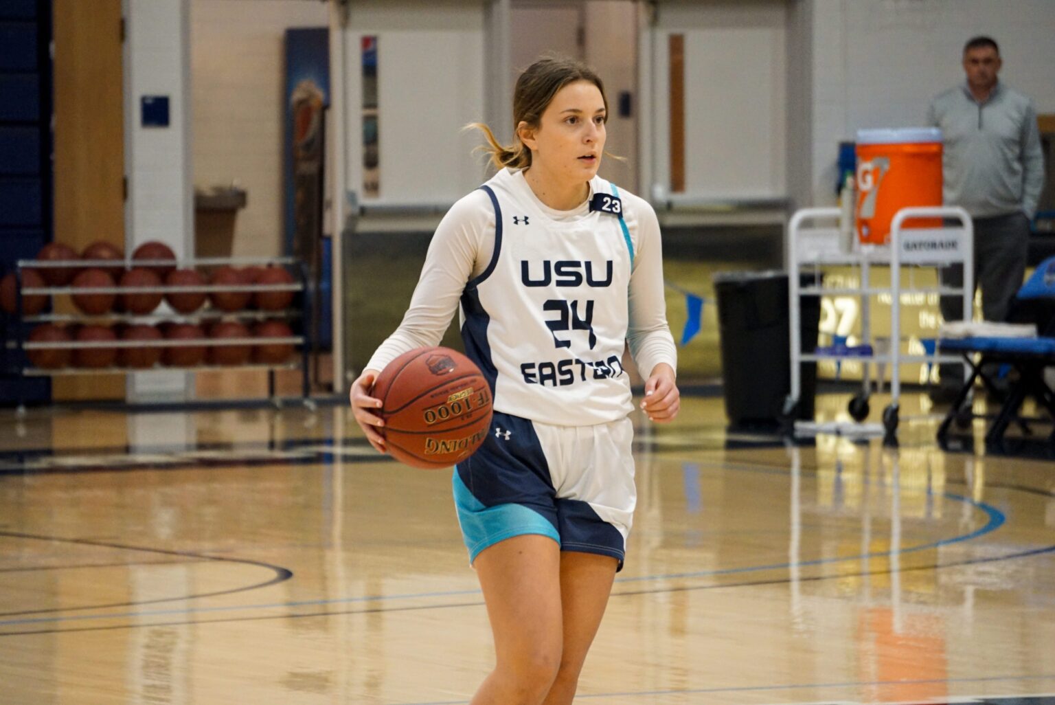 Women’s Basketball Finish Road Trip 2-1 – USU Eastern Eagle